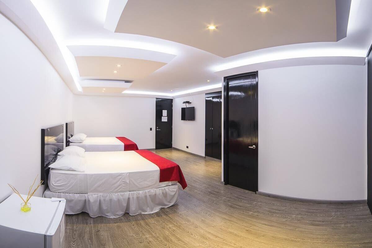 Cofre no quarto, secretária, berços/camas para crianças grátis