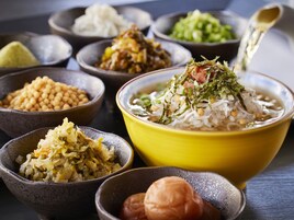Café da manhã com buffet todos os dias mediante uma taxa