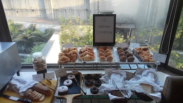 Pequeno-almoço tipo buffet diário (300 INR por pessoa)