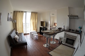 Apartamento | Cozinha privada | Um frigorífico, um micro-ondas, um forno, uma placa de cozinha 