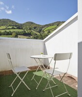 Quarto casal | Individualmente decorados, individualmente mobiliados, escrivaninha
