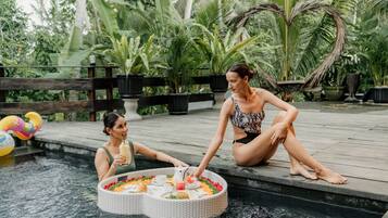 Piscina interior, piscina exterior