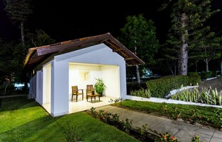 Casa romântico | Frigobar, escrivaninha, espaço de trabalho para notebook