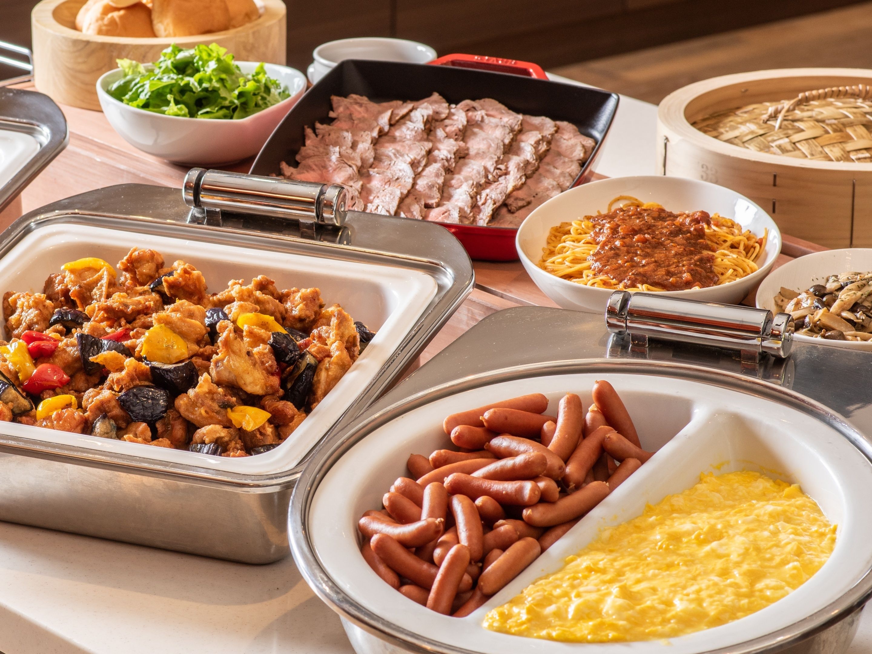 Pequeno-almoço tipo buffet diário mediante uma taxa 