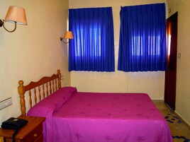 Quarto Duplo | Com decoração personalizada, cortinas/cortinados opacos 
