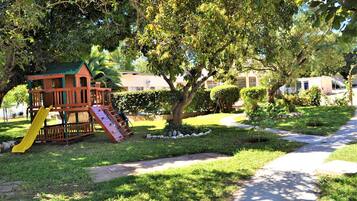 Área de recreio para crianças (ao ar livre)