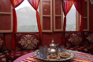 Pequenos-almoços, almoços, jantares servidos, cozinha marroquina 