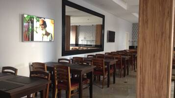 Pequeno-almoço tipo buffet diário incluído