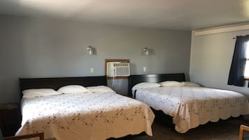 Quarto casal | Espaço de trabalho para notebook, Wi-Fi de cortesia, roupa de cama