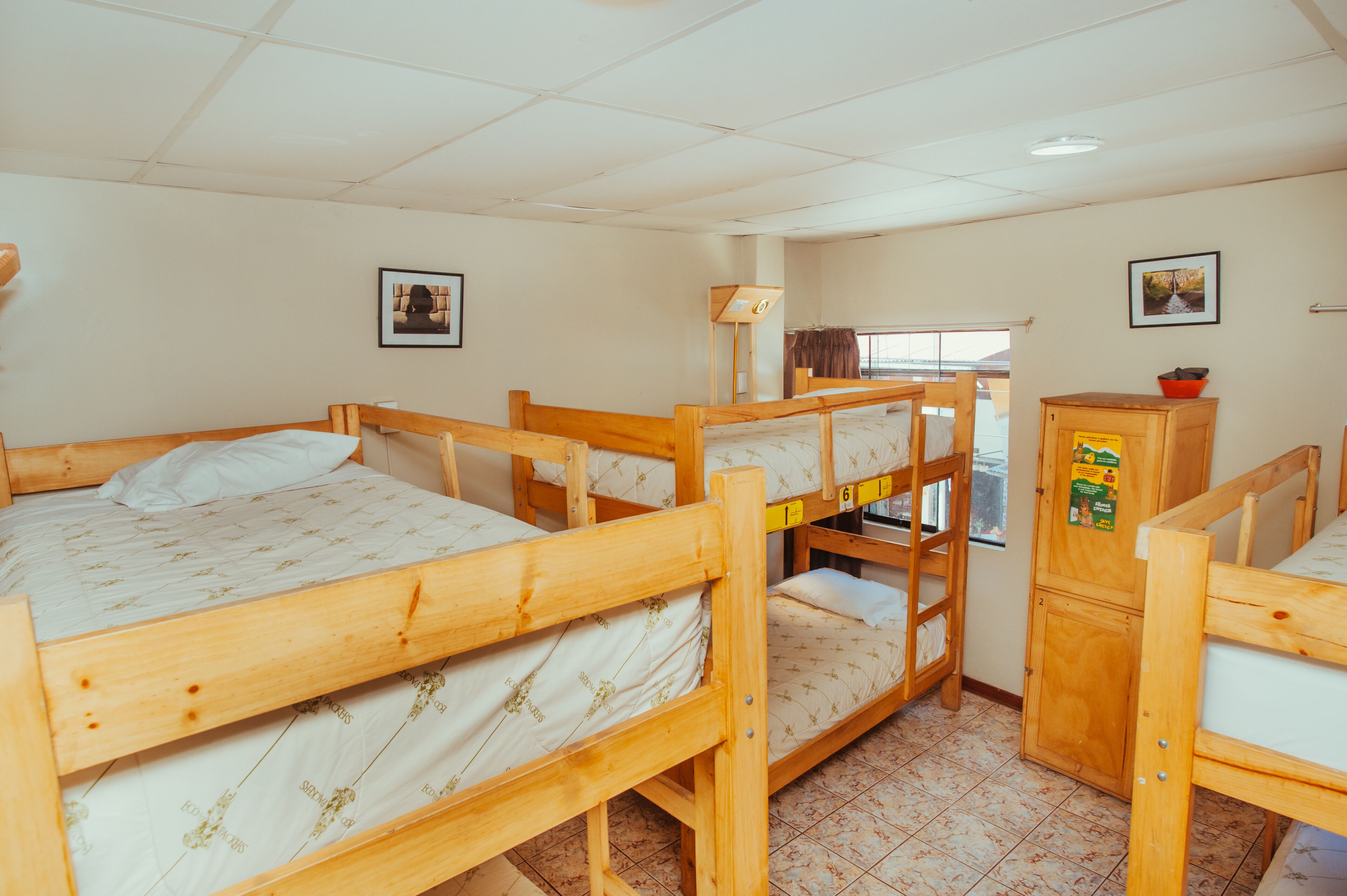 Dormitório Partilhado Clássico, 1 quarto, casa de banho privativa | Edredões de penas, camas de colchão Tempur-Pedic 