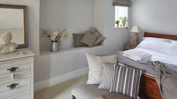 Quarto casal superior | 1 quarto, roupas de cama antialérgicas, ferros/tábuas de passar roupa