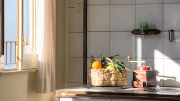 Quarto casal (Il Focolare) | Camas com colchões de espuma com sistema de memória, frigobar