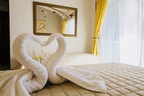 Com decoração personalizada, com mobília individualizada 