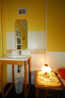 Quarto quádruplo | Pia do banheiro