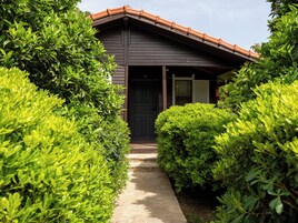 Bangalô, 1 quarto (Without Kitchen) | Roupas de cama premium, escrivaninha, quartos à prova de som