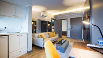 Suite Familiar, 2 quartos, terraço | Roupa de alta qualidade, edredões de penas, minibar, cofre no quarto