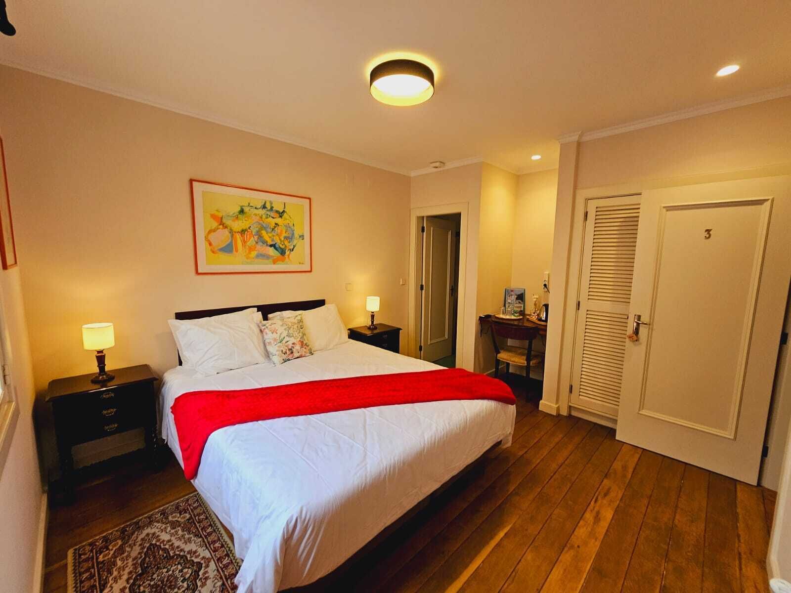 Quarto Duplo | Lençóis de algodão egípcio, roupa de alta qualidade, cofre no quarto 