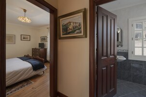 Quarto Twin | Lençóis de algodão egípcio, roupa de alta qualidade, cofre no quarto 