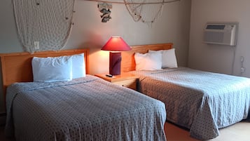 Quarto Standard, 2 camas de casal (Pet Friendly) | Secretária, Wi-fi grátis, roupa de cama fornecida