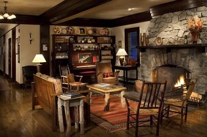 Área de estar no saguão