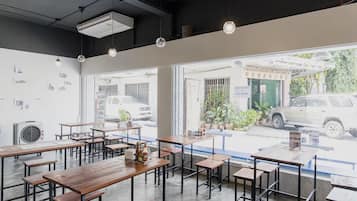 Café da manhã, almoço e jantar; culinária tailandesa