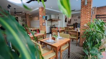 7 restaurantes: opção de café da manhã, almoço e jantar