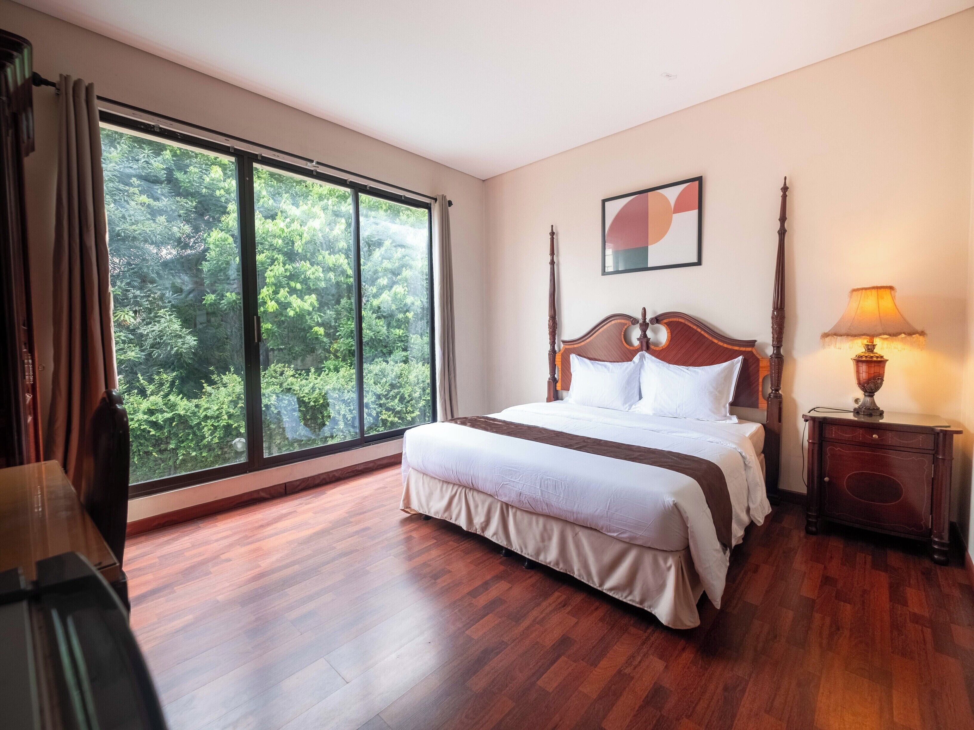 Cofres nos quartos, escrivaninha, cortinas blackout, Wi-Fi de cortesia