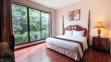 Cofres nos quartos, escrivaninha, cortinas blackout, Wi-Fi de cortesia