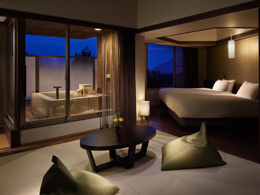 Quarto premium, para não fumantes (Main Building,Private Open Air Bath) | Cofres nos quartos, escrivaninha, espaço de trabalho para notebook