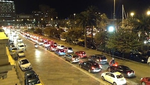 Fachada da propriedade à noite