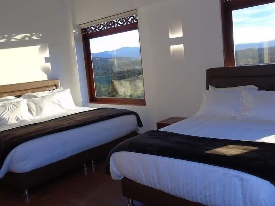 Quarto Familiar | Minibar, secretária, berços/camas para crianças, camas desdobráveis