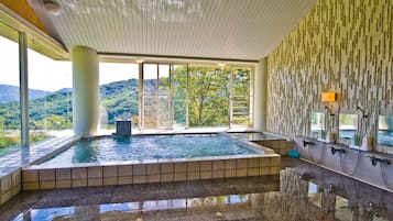 Banheira de hidromassagem interior