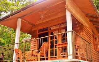 Quarto Duplo Deluxe, 1 cama king-size, vista para a colina (Forest View) | Lençóis de algodão egípcio, roupa de alta qualidade 