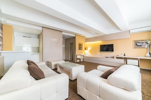 Suite Presidencial, banheira de hidromassagem, Vista para a cidade | Minibar, cofre no quarto, secretária, quartos insonorizados 