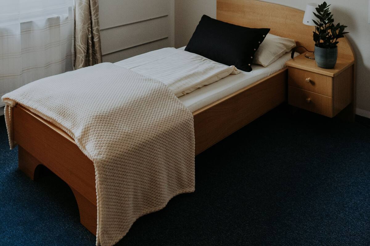 Quarto Standard, 1 cama individual, não fumadores | Secretária, Wi-fi grátis, roupa de cama fornecida 