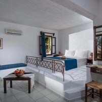 Double Garden View Studio | Cofres nos quartos, quartos à prova de som