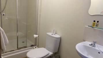 Quarto casal ou duplo, suíte | Camas extras/dobráveis (sobretaxa), Wi-Fi de cortesia, roupa de cama