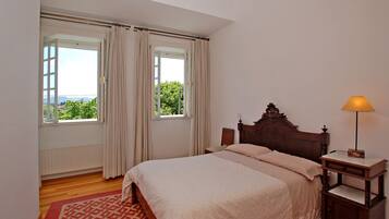 Quarto Duplo ou Twin | Secretária, berços/camas para crianças grátis, camas desdobráveis