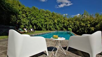 Piscina exterior sazonal