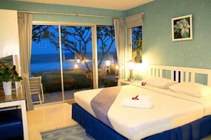 Beachfront Villa | Frigobar, escrivaninha, cortinas blackout, Wi-Fi de cortesia