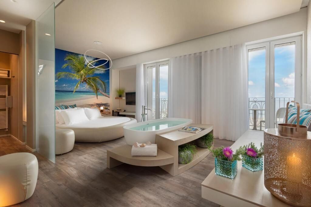 Suite-Estúdio Deluxe, vista para o mar, em frente à praia (beach access included) | Cofre no quarto, Wi-fi grátis, roupa de cama fornecida 