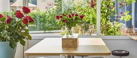 Pequeno-almoço tipo buffet diário (8.50 EUR por pessoa)