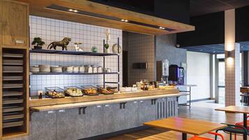 Café da manhã com buffet diário (EUR 9.90 por pessoa)