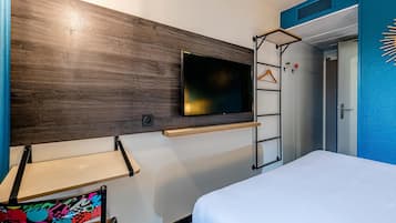 Quarto, 1 cama de casal e sofá-cama | Camas de colchão pillowtop, secretária, quartos insonorizados