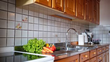 Apartamento, 2 quartos (6 Persons) | Cozinha privada | Geladeira, cooktop, cafeteira/chaleira, chaleira elétrica