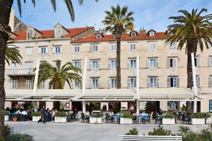 Café da manhã continental todos os dias mediante uma taxa