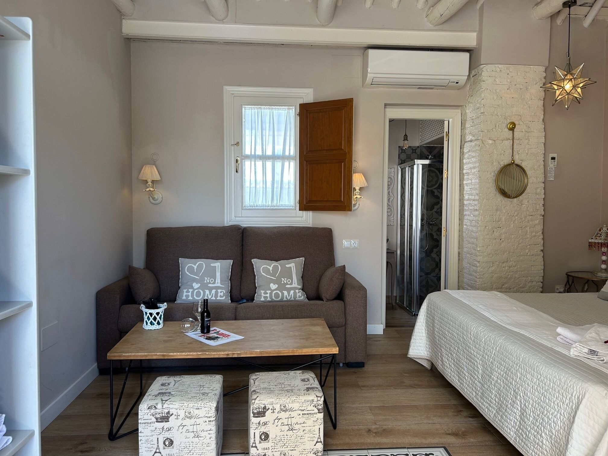 Apartamento | Roupas de cama premium, cofres nos quartos, quartos à prova de som