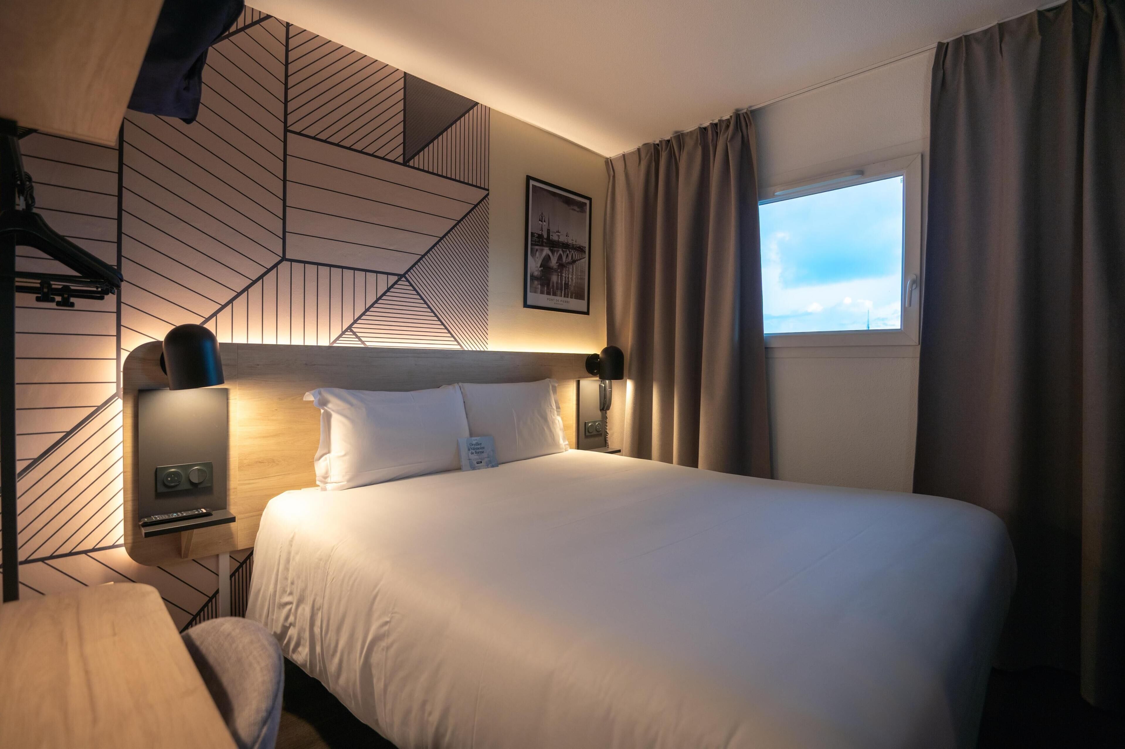 1 quarto, escrivaninha, cortinas blackout, quartos à prova de som