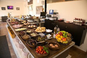 Pequeno-almoço tipo buffet diário incluído 
