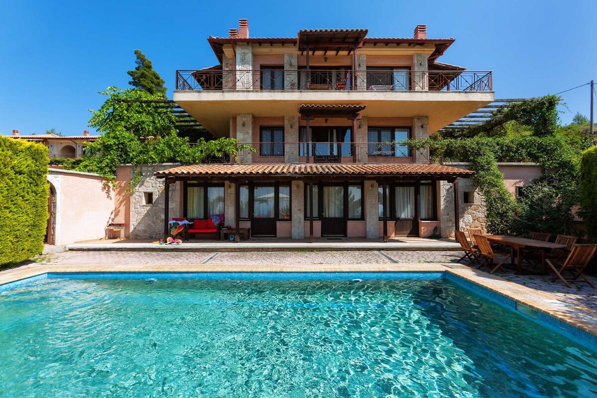 Villa, 3 quartos (Athos) | Piscina | 3 piscinas exteriores, espreguiçadeiras 